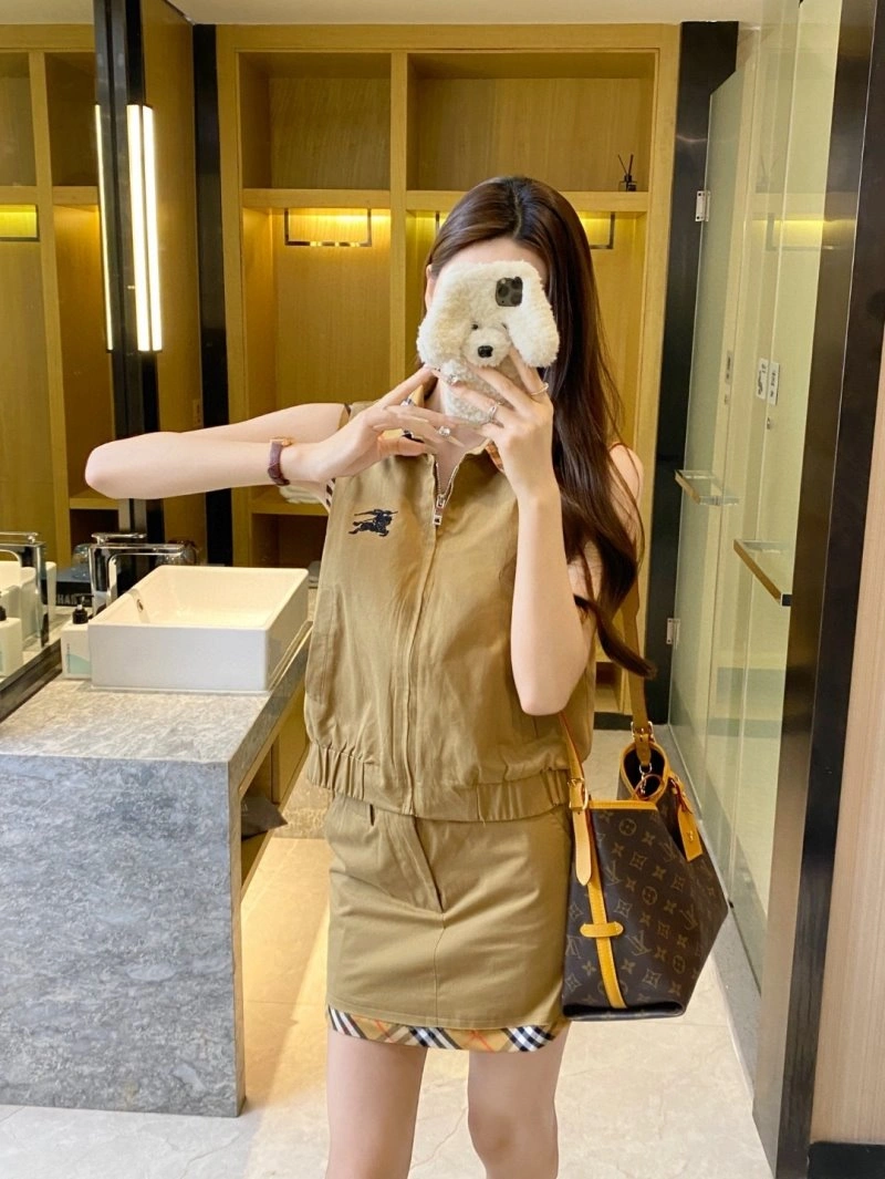 1:1 copy Burberry Dress Suits