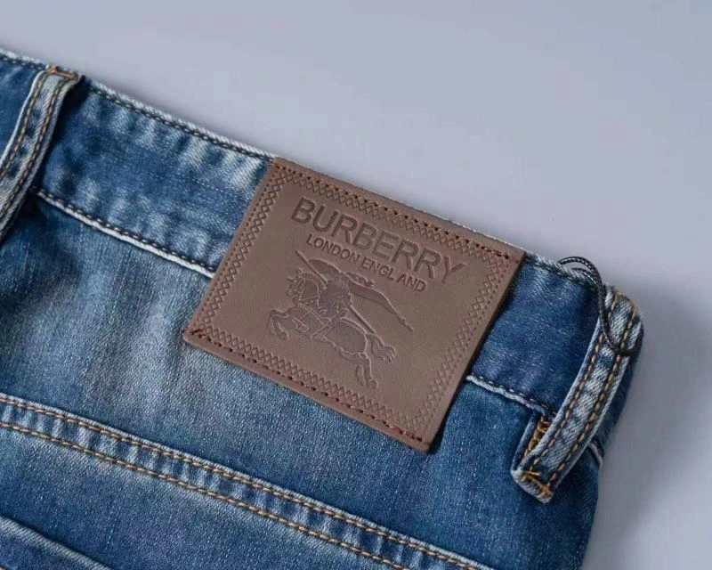 Accurate model Burberry Jeans