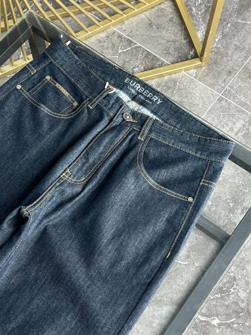 Top match Burberry Jeans