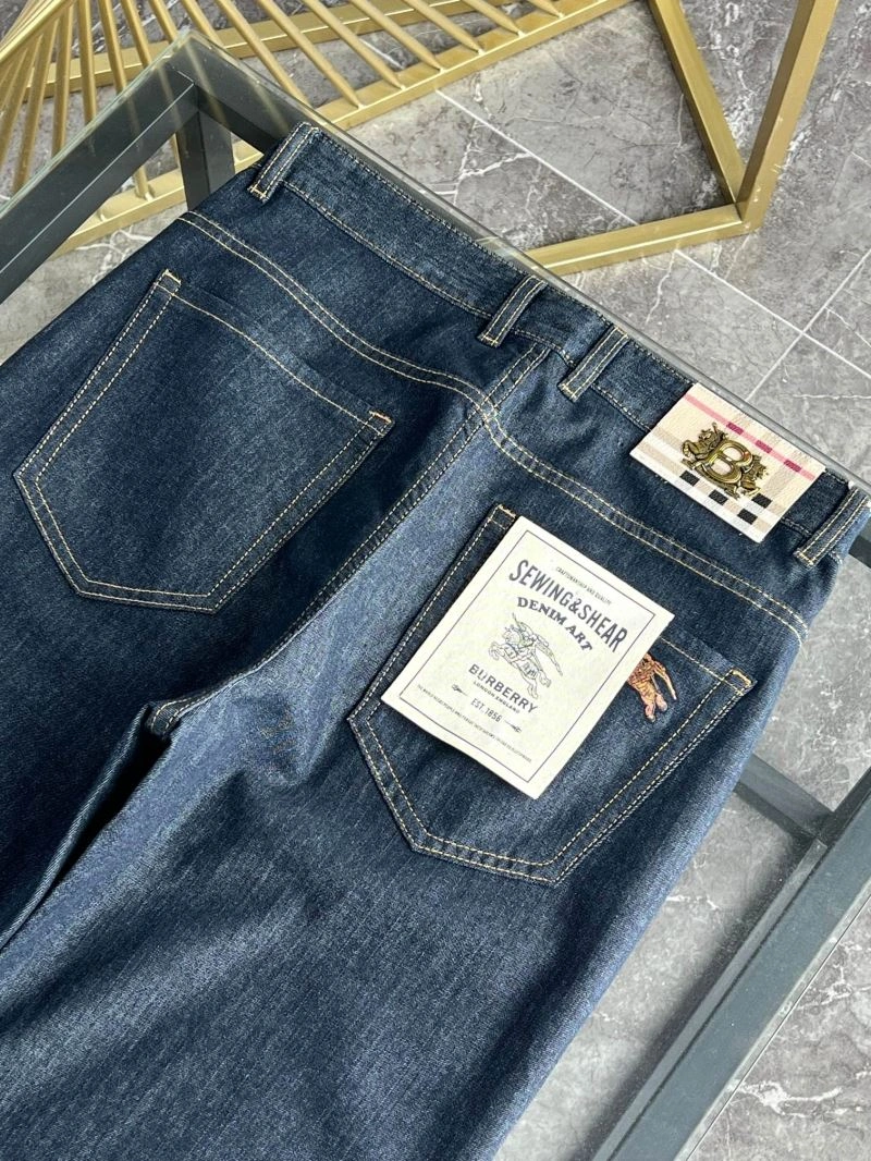 Top match Burberry Jeans