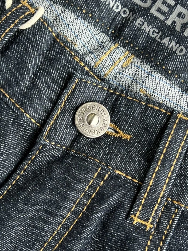 Top match Burberry Jeans