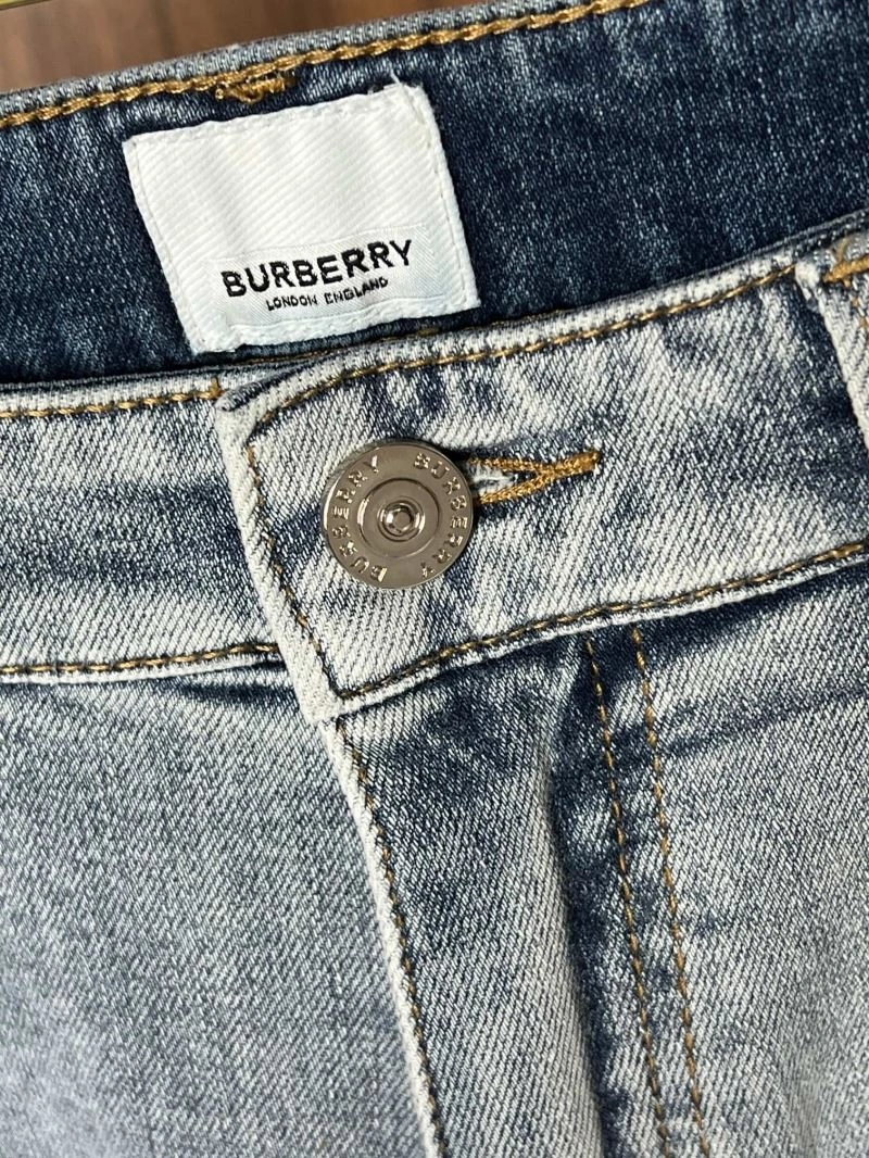 Accurate model Burberry Jeans