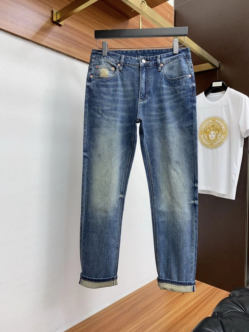 Accurate model Burberry Jeans