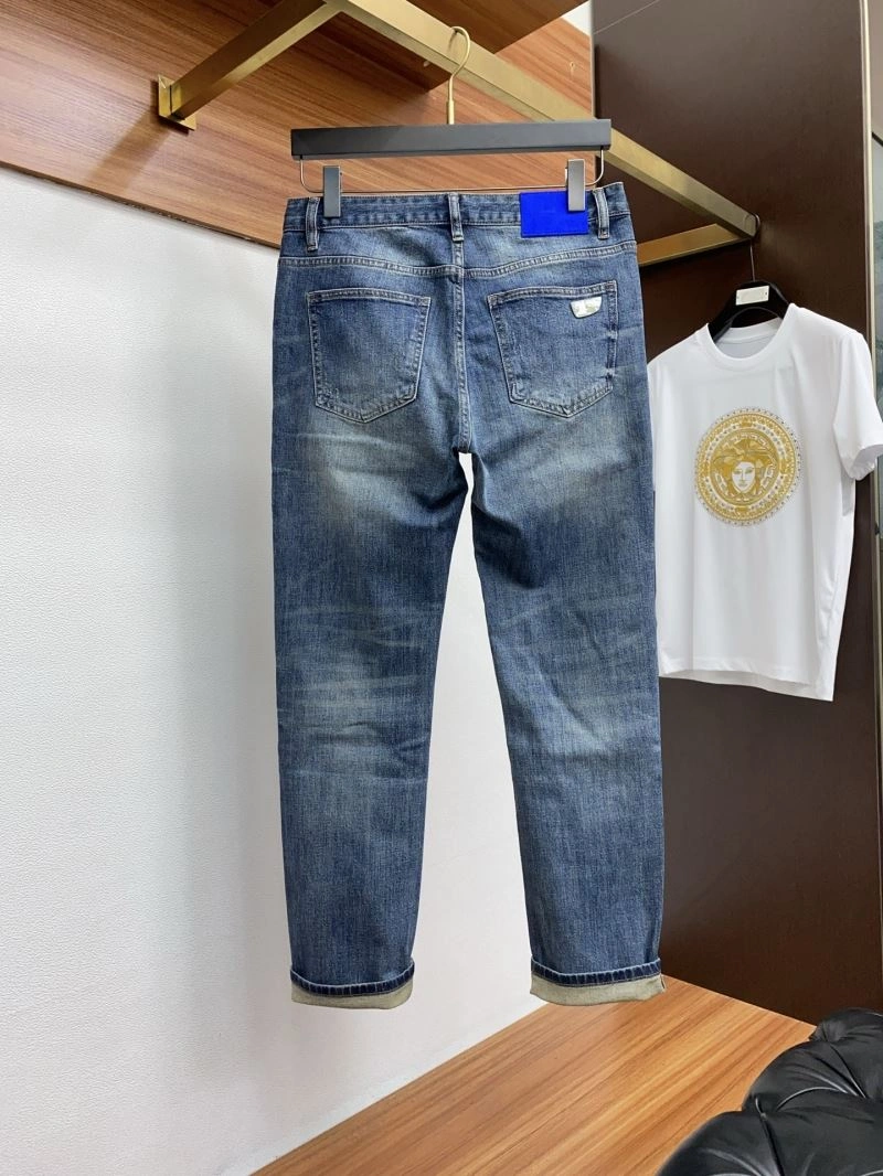 Accurate model Burberry Jeans