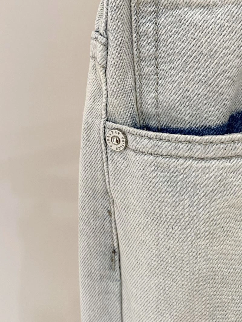 Top match Burberry Jeans