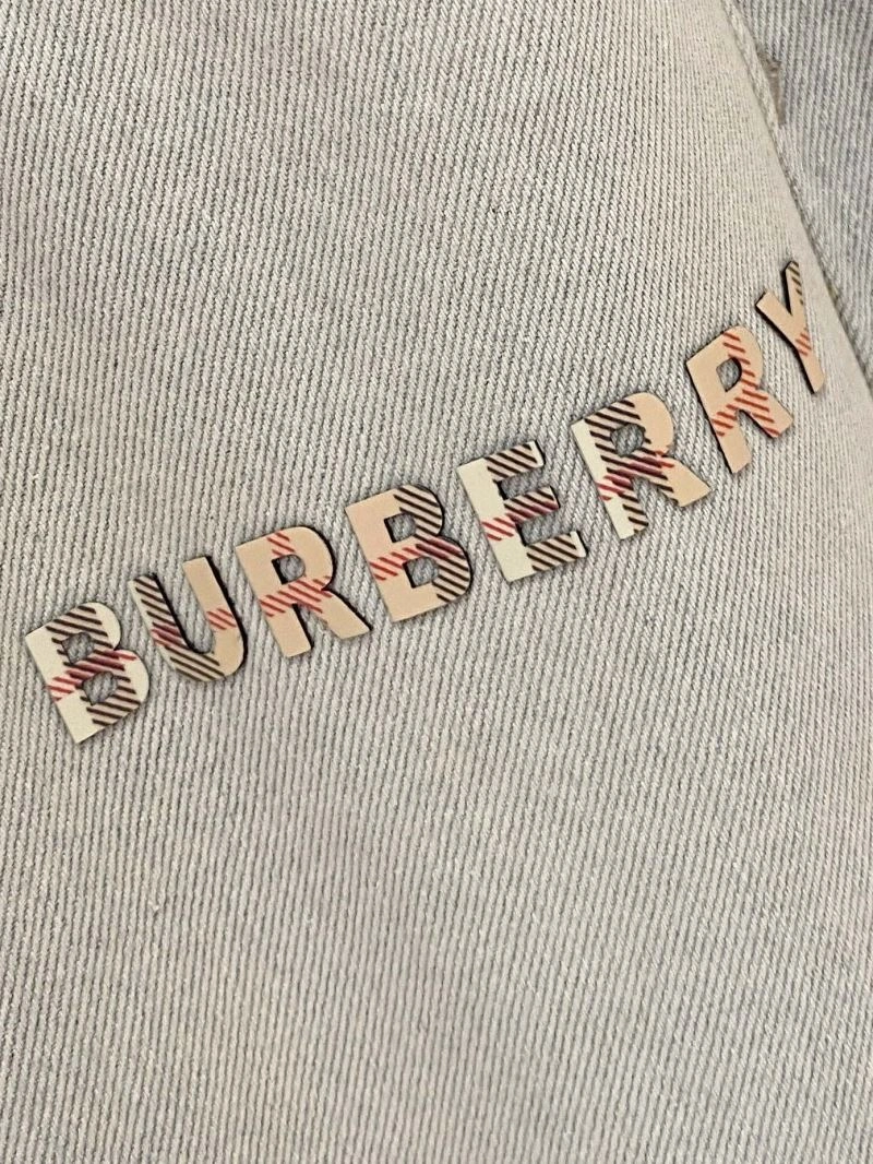 Top match Burberry Jeans