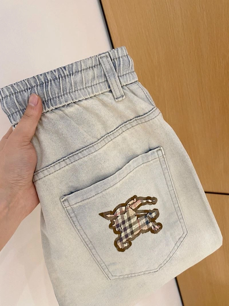 Top match Burberry Jeans