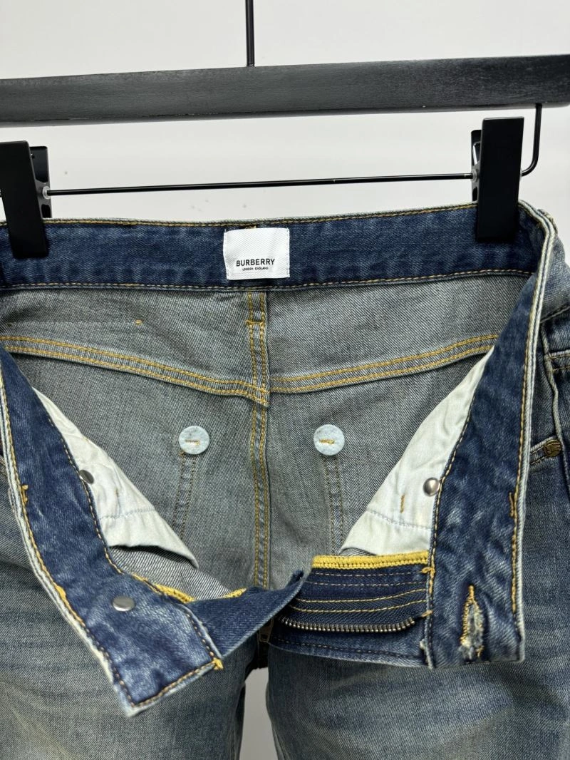Top match Burberry Jeans