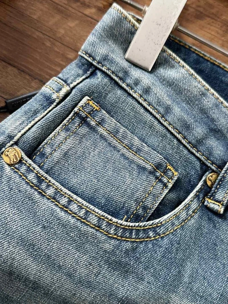 Accurate model Burberry Jeans
