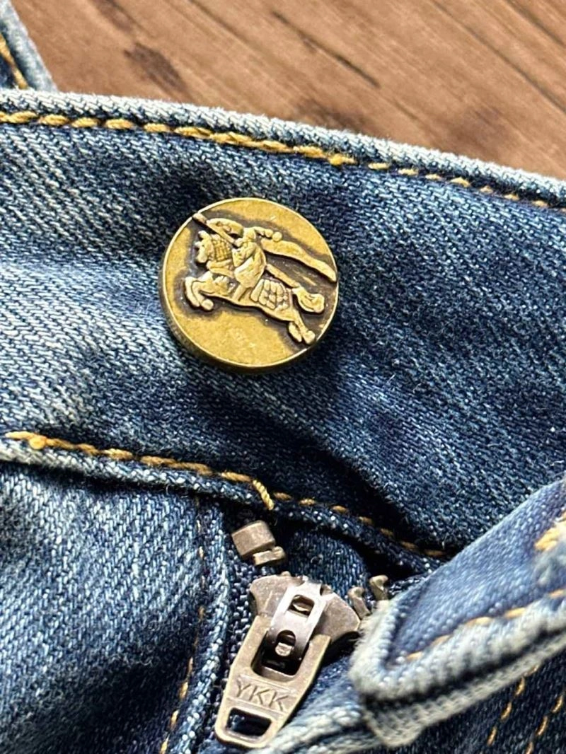 Accurate model Burberry Jeans
