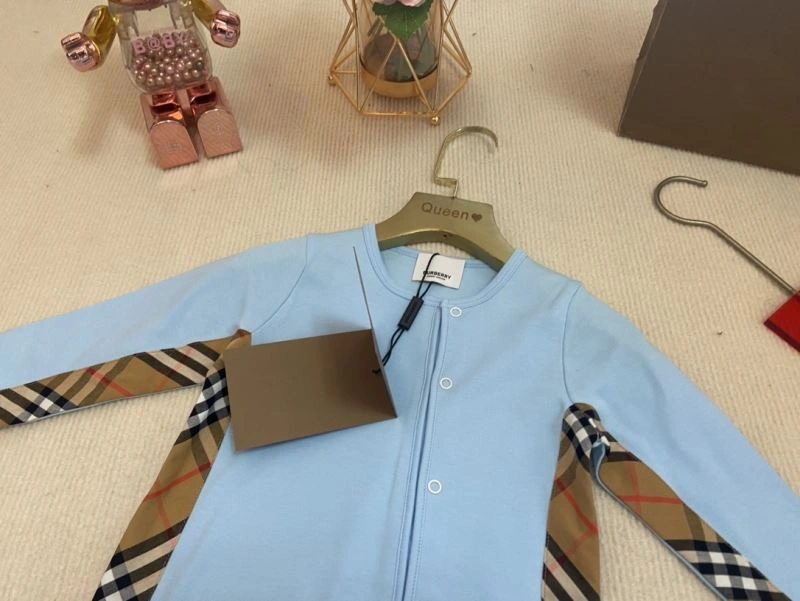 Accurate model Burberry Kids