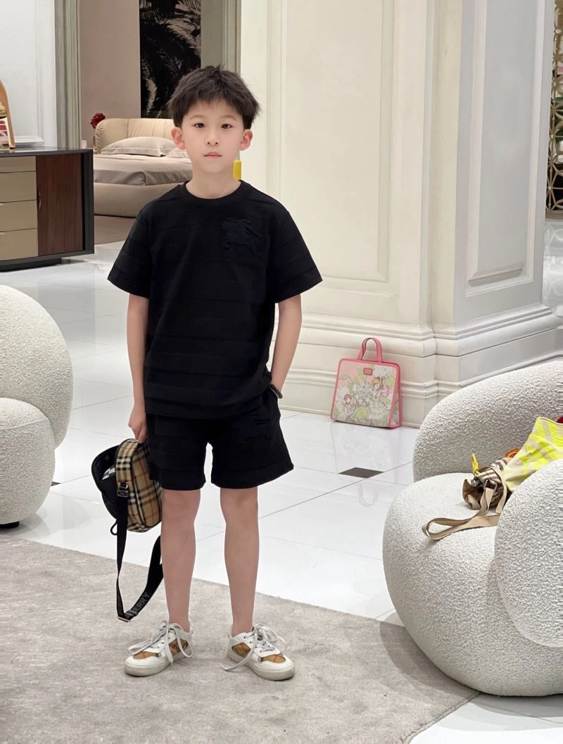 High fidelity Burberry Kids