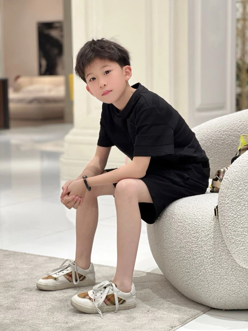 High fidelity Burberry Kids