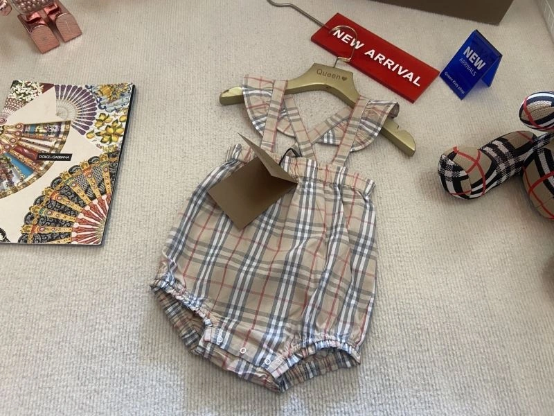 Accurate model Burberry Kids