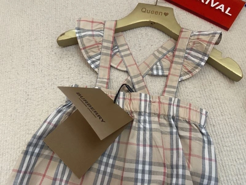Accurate model Burberry Kids