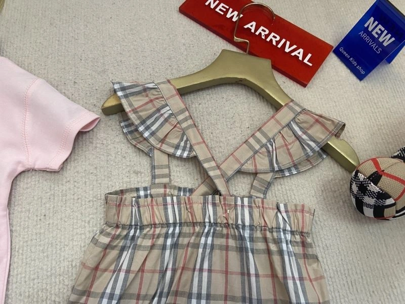 Accurate model Burberry Kids