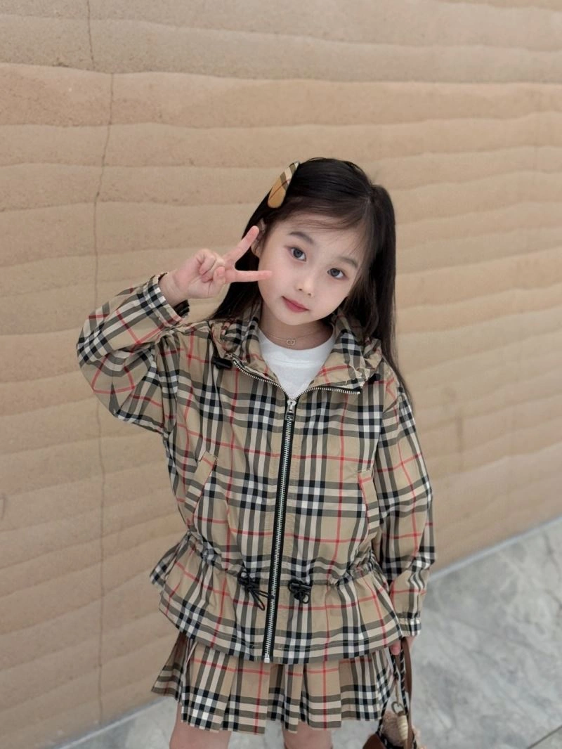 Accurate model Burberry Kids
