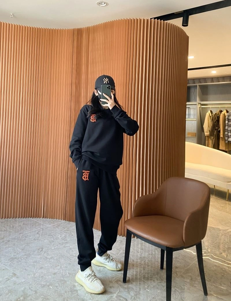 Indistinguishable Burberry Long Pants