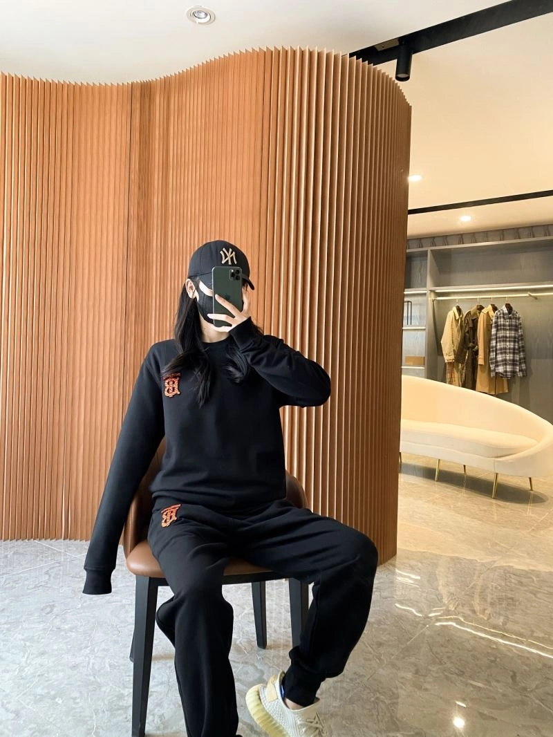 Indistinguishable Burberry Long Pants
