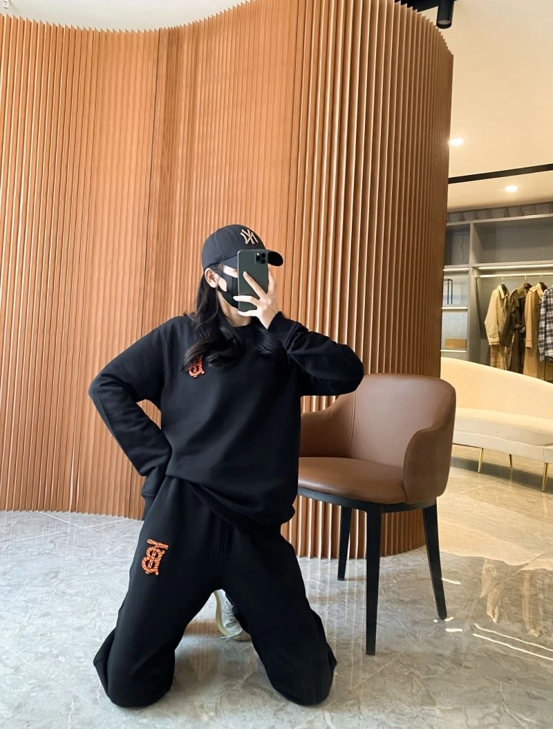 Indistinguishable Burberry Long Pants