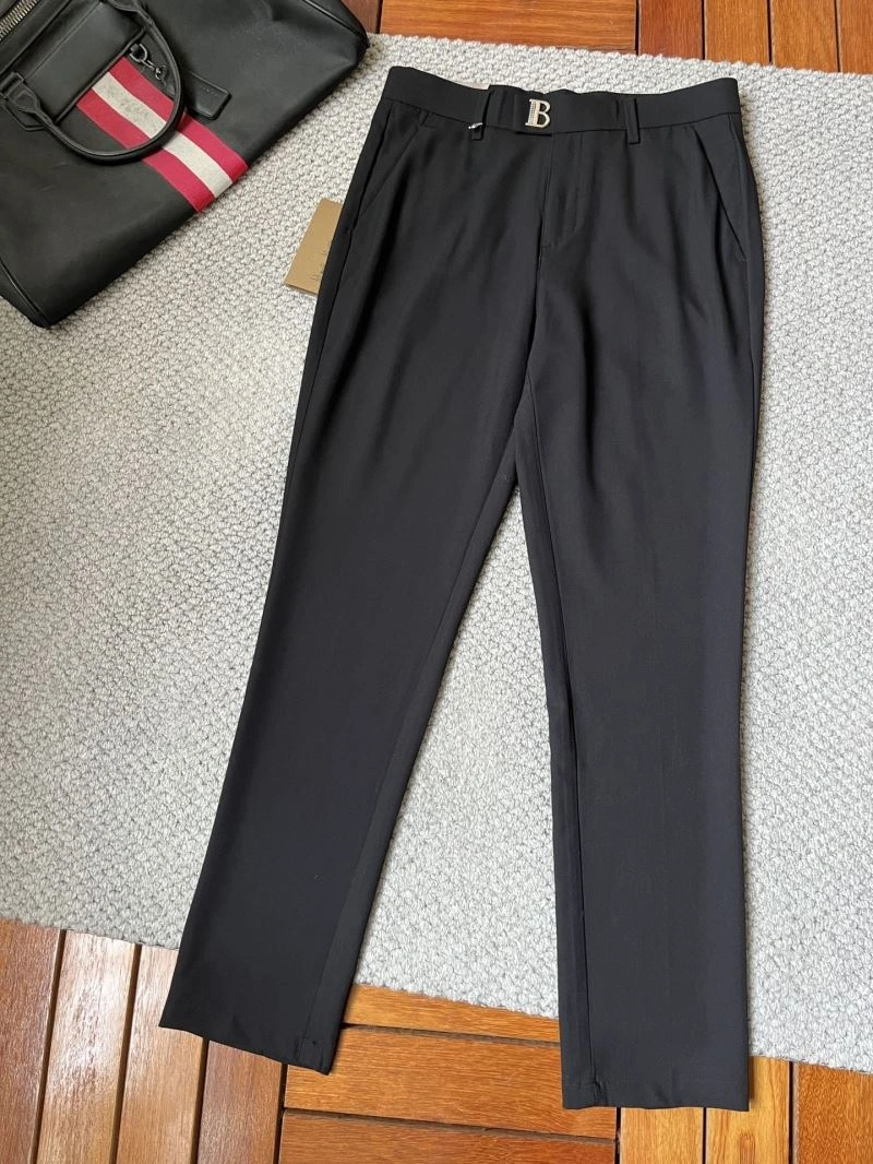 Indistinguishable Burberry Long Pants