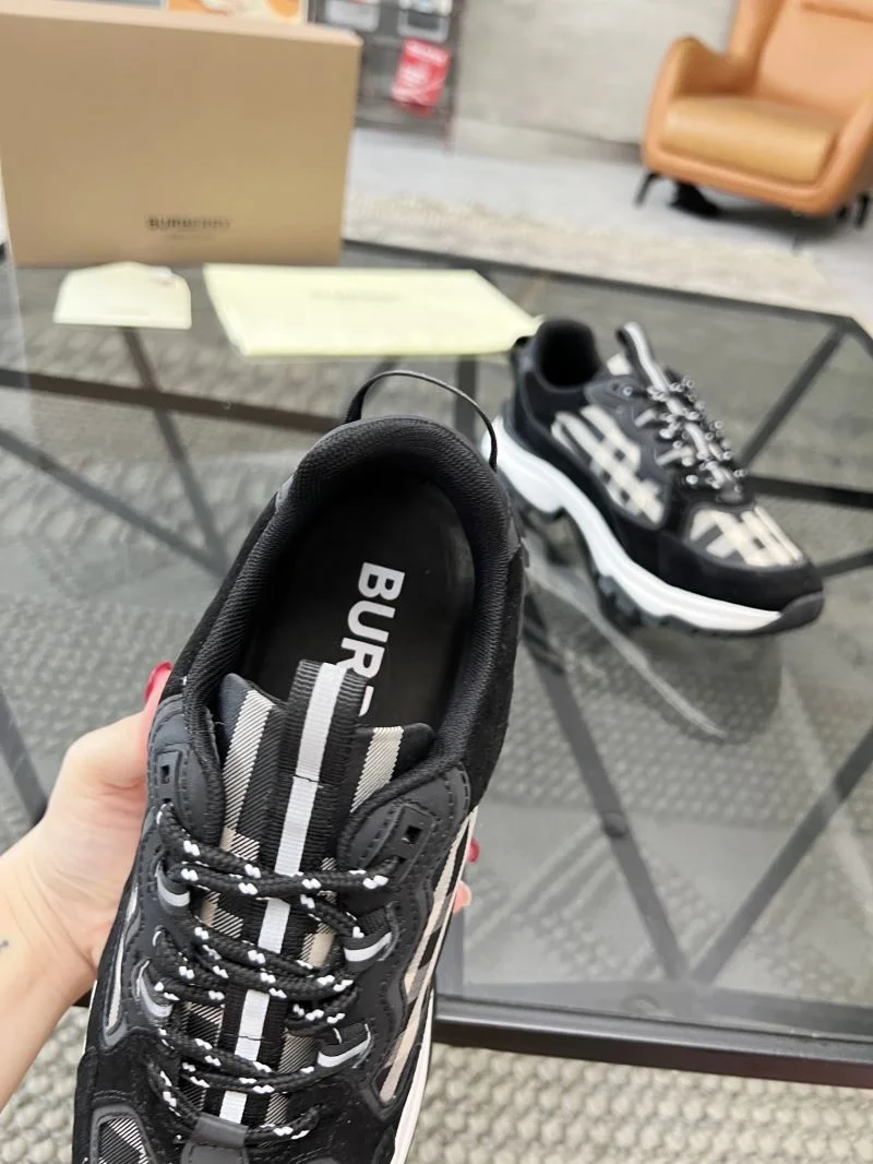 Exact replica Burberry Low Shoes