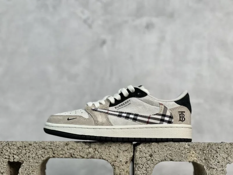 Burberry Low Shoes