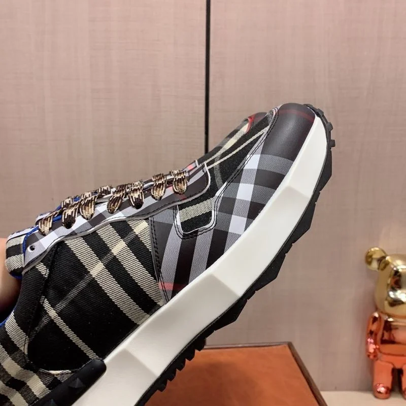 Bargain Burberry Low Shoes