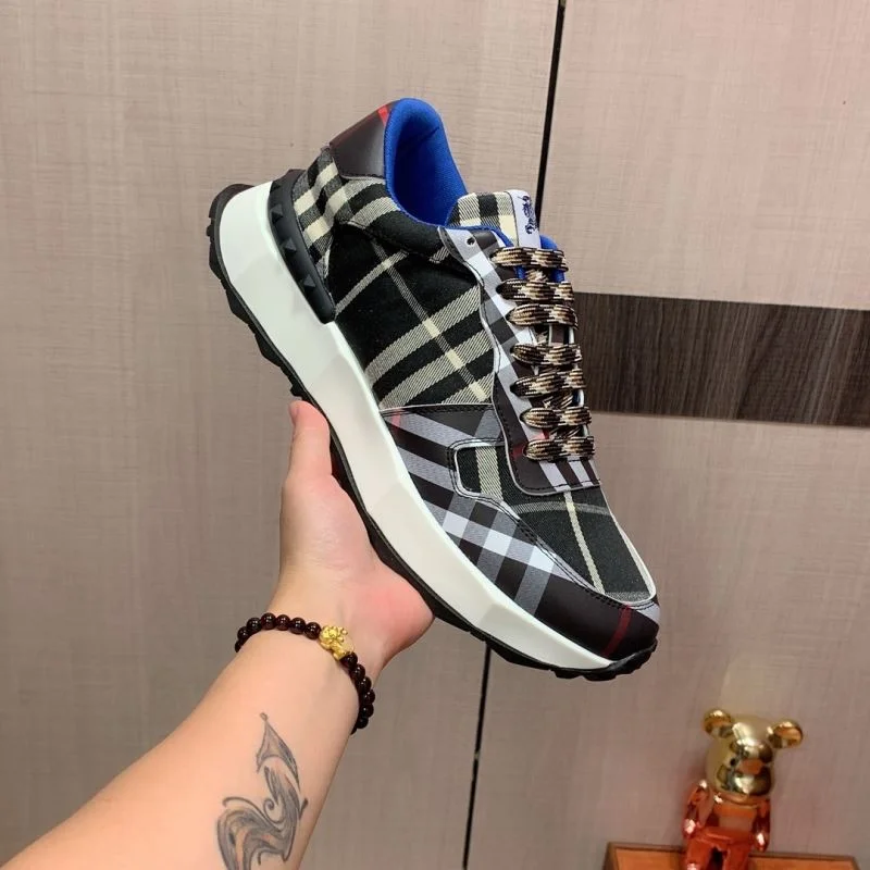 Bargain Burberry Low Shoes