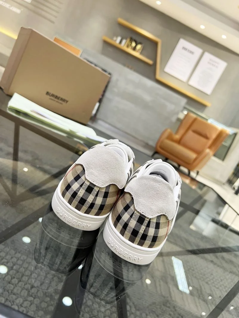 Original Burberry Low Shoes