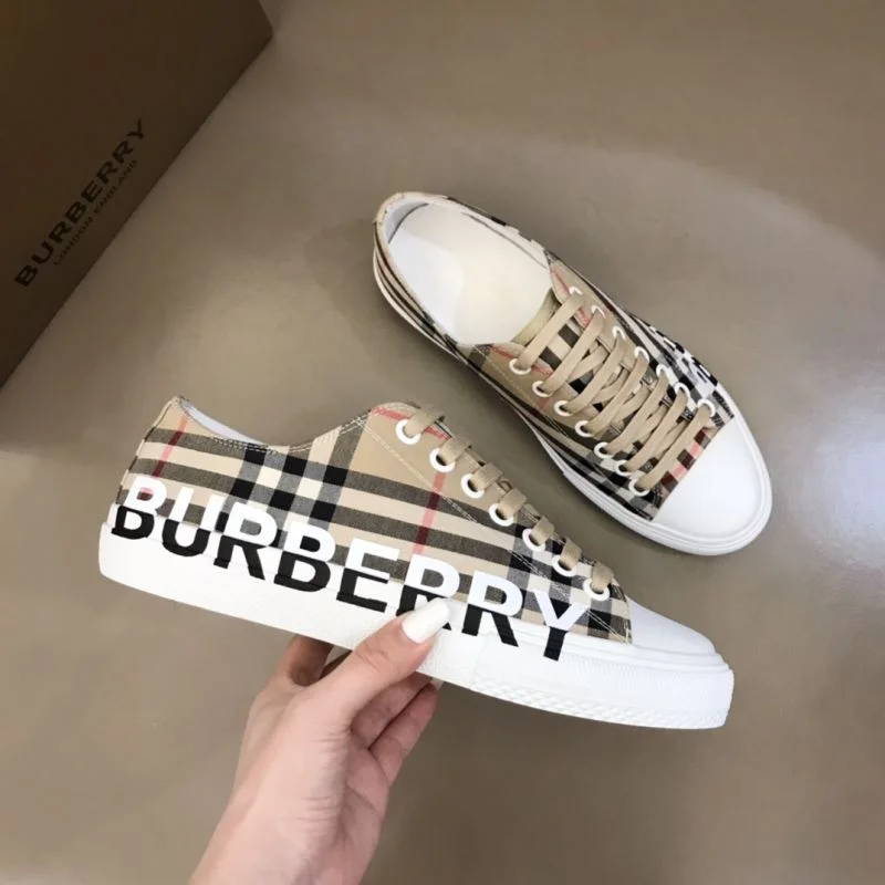 Precise copy Burberry Low Shoes