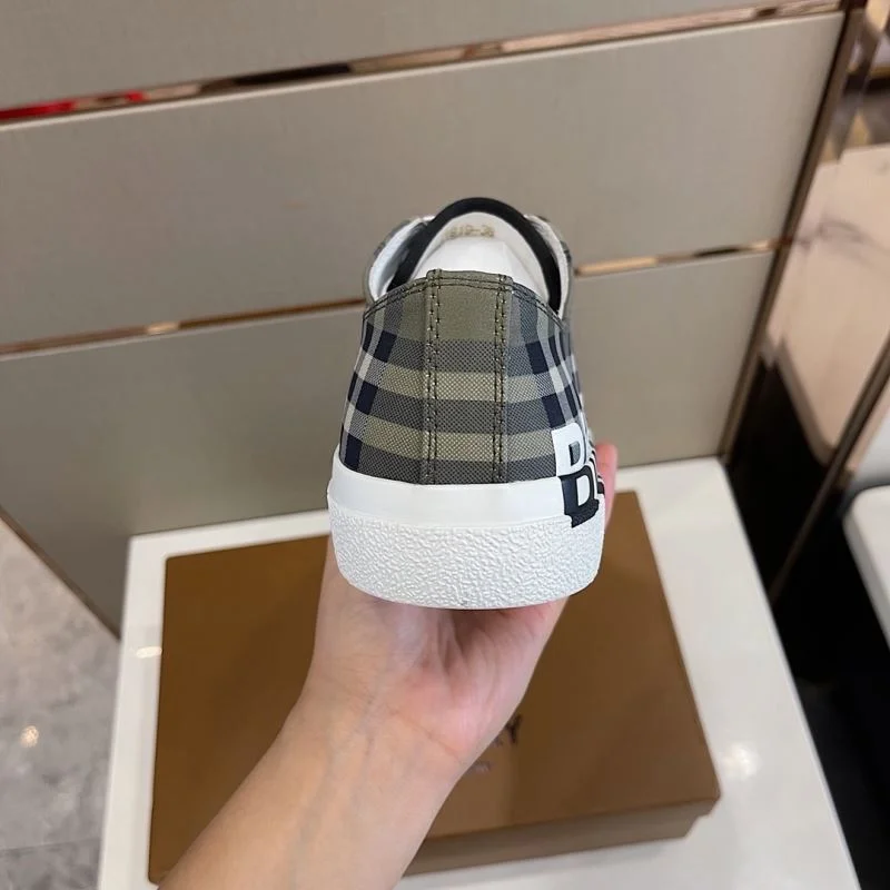 Indistinguishable Burberry Low Shoes