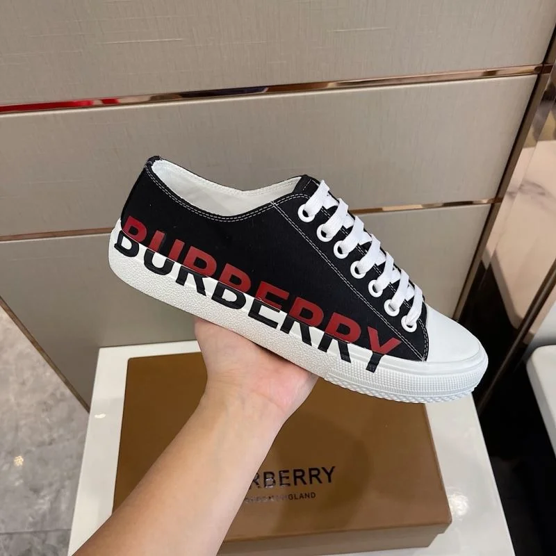 Accurate model Burberry Low Shoes