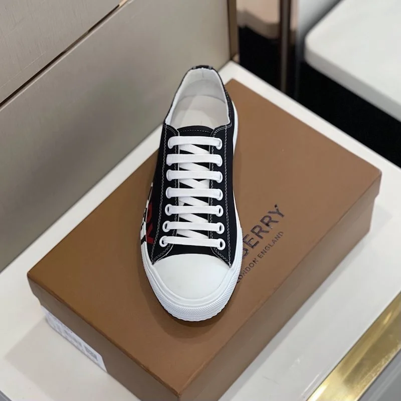 Accurate model Burberry Low Shoes
