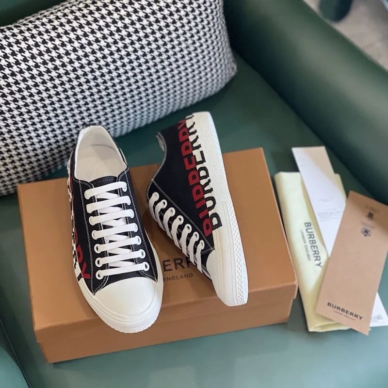 Accurate model Burberry Low Shoes