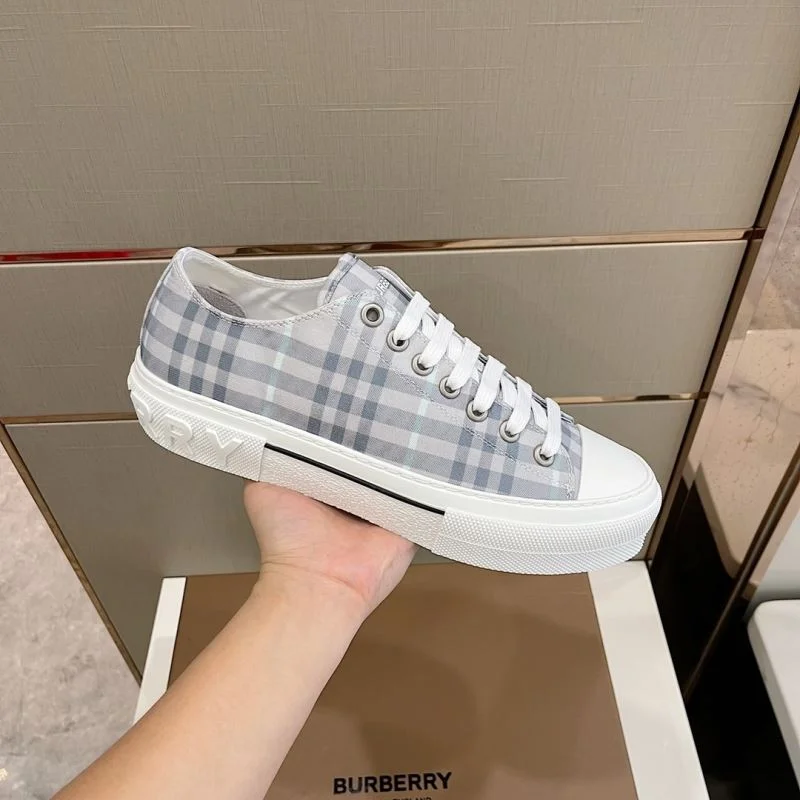 Inexpensive Burberry Low Shoes
