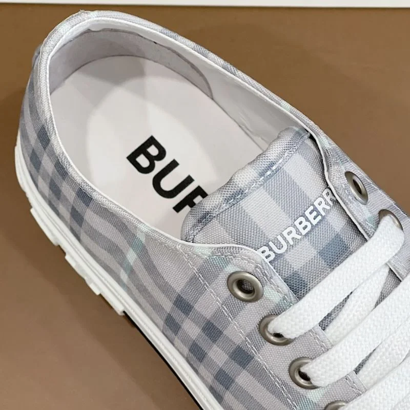 Inexpensive Burberry Low Shoes