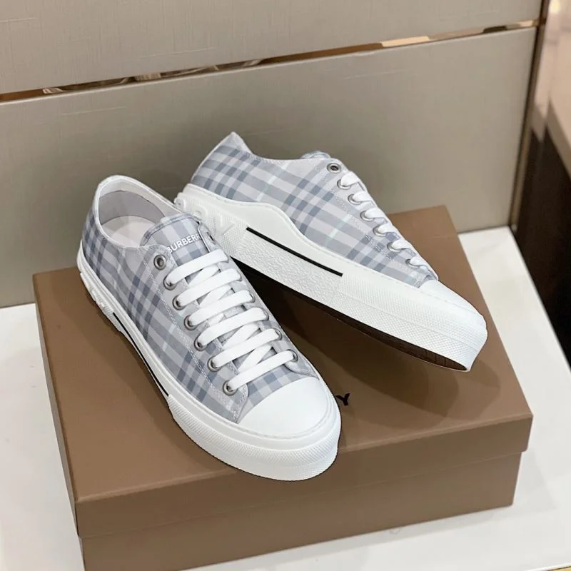 Inexpensive Burberry Low Shoes