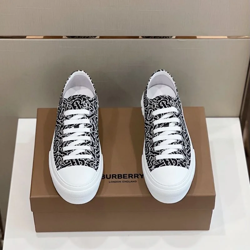 Burberry Low Shoes