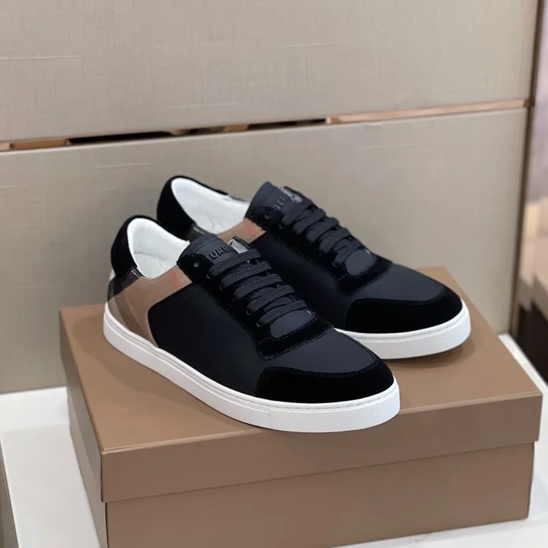 Bargain Burberry Low Shoes