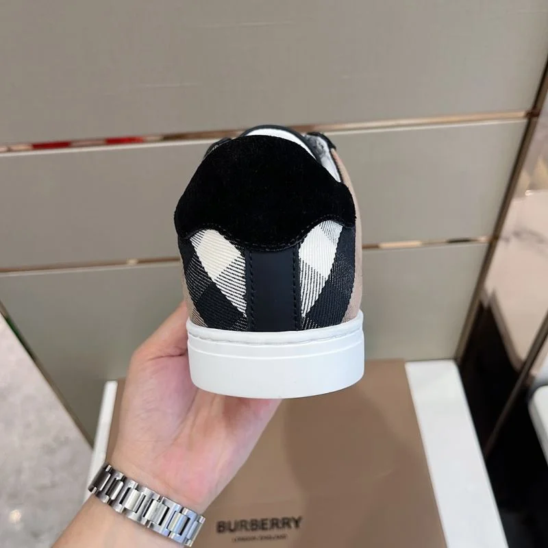 Bargain Burberry Low Shoes