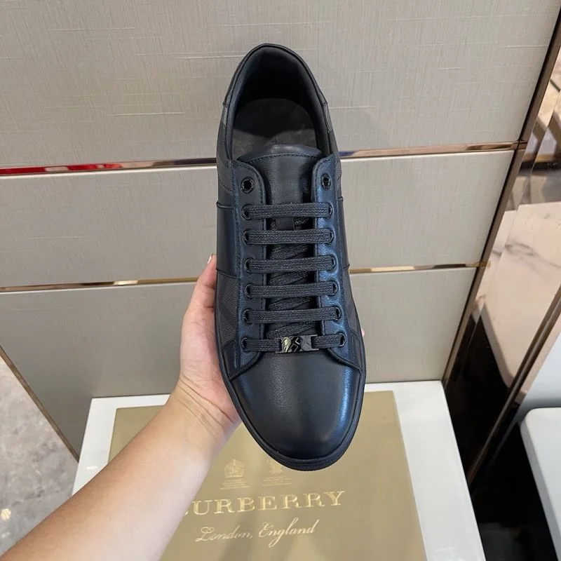Reasonably priced Burberry Low Shoes