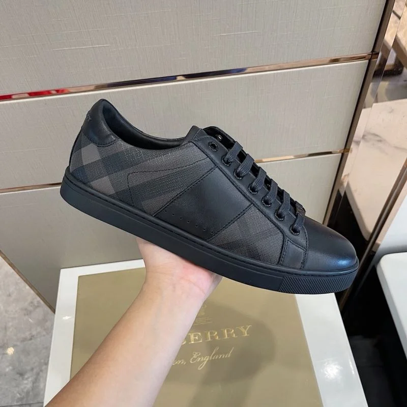 Reasonably priced Burberry Low Shoes