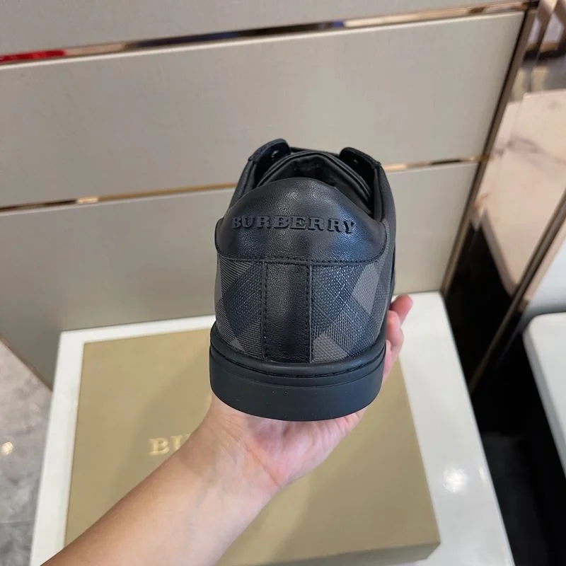 Reasonably priced Burberry Low Shoes