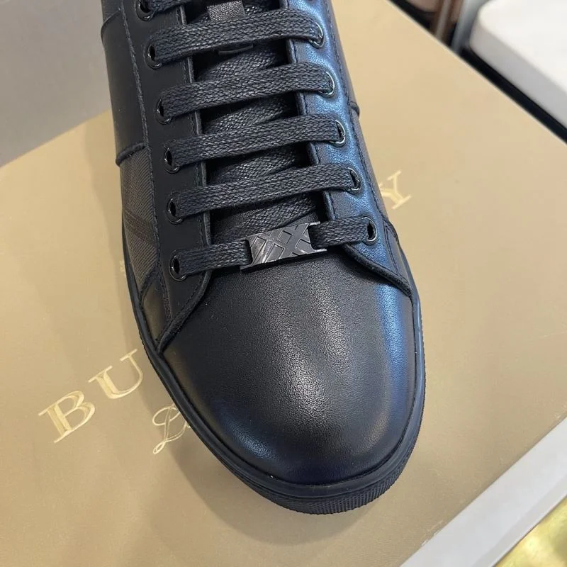 Reasonably priced Burberry Low Shoes