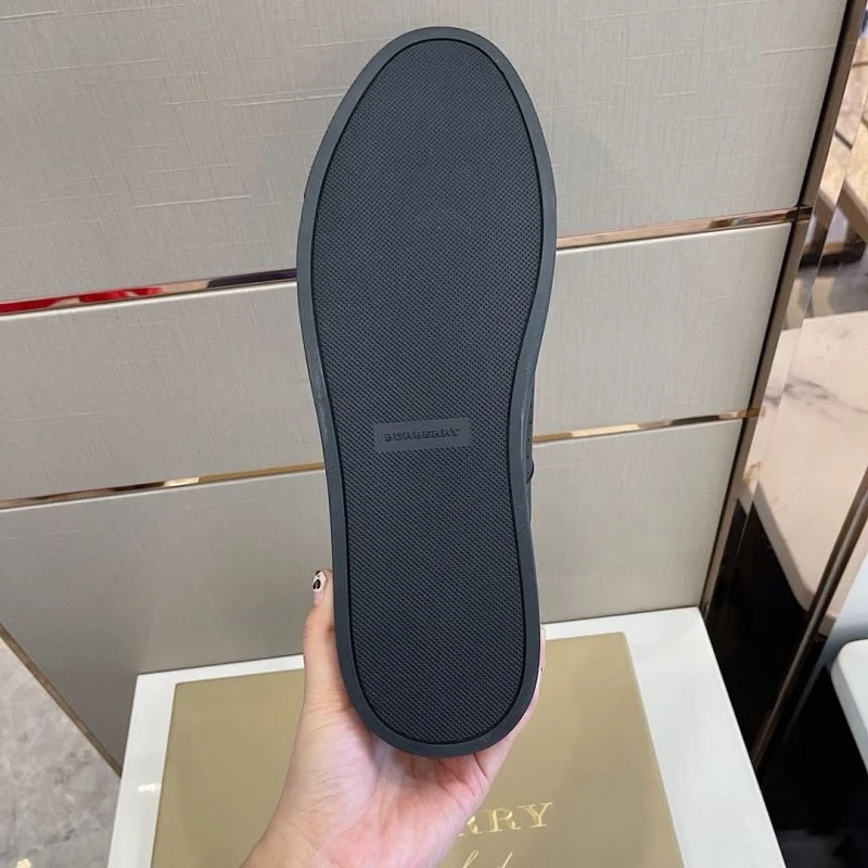 Reasonably priced Burberry Low Shoes