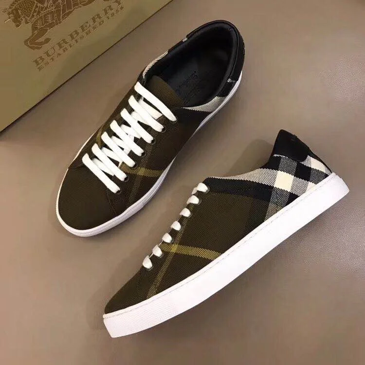 Indistinguishable Burberry Low Shoes
