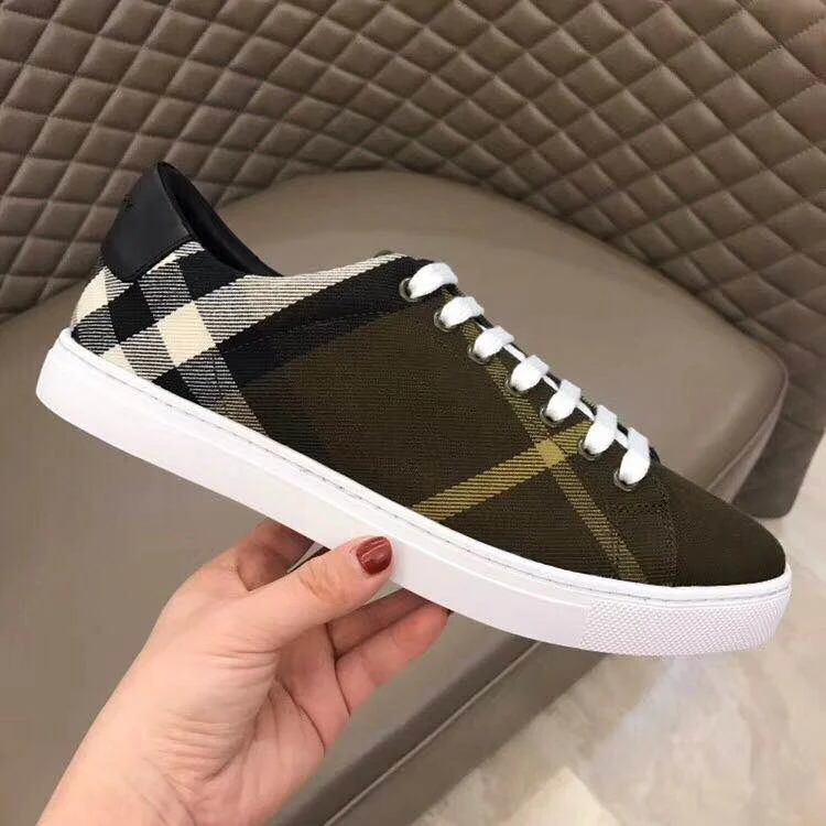 Indistinguishable Burberry Low Shoes
