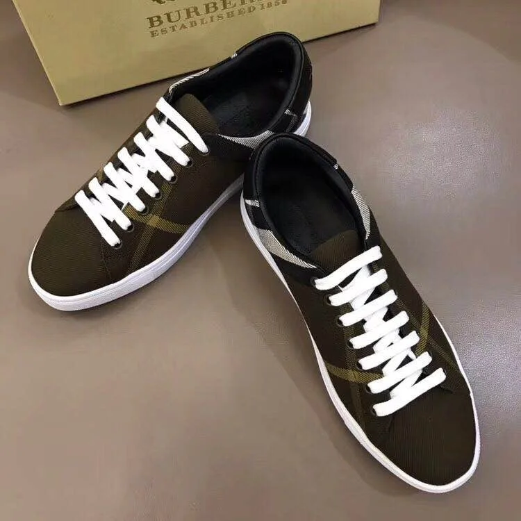 Indistinguishable Burberry Low Shoes