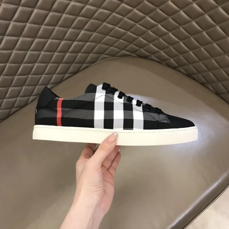 Top mirror Burberry Low Shoes